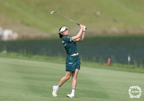 KLPGA투어 ‘2025 셀트리온 퀸즈 마스터즈’ 2R, 방신실·정지효·한진선·윤수아·이가영 공동 선두