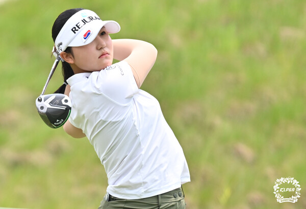 KLPGA투어 ‘2025 셀트리온 퀸즈 마스터즈’ 2R, 방신실·정지효·한진선·윤수아·이가영 공동 선두